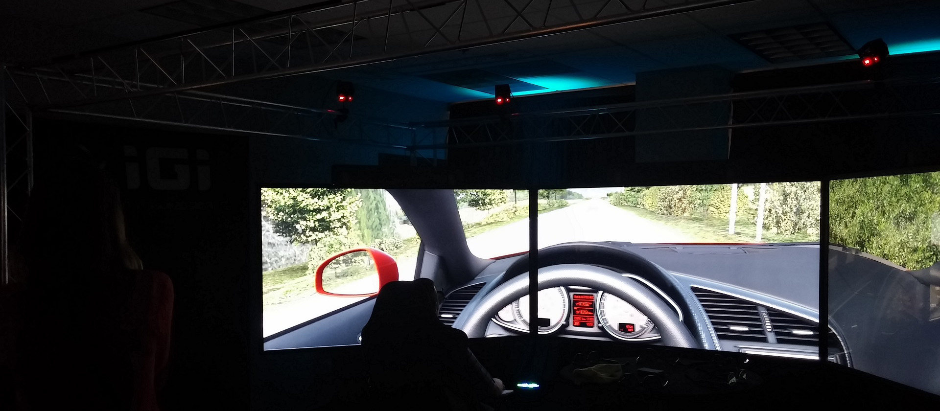 bannerBg7-1920-840-4k-multiple-screen-driving-simulator.jpg